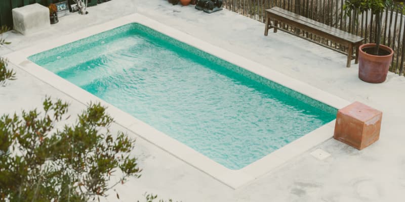 Combien de temps peut-on laisser une piscine sans filtration ?| MesDépanneurs.fr